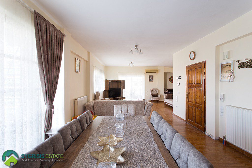 Whole-Floor Apartment – Athens, Gouva, Plyta Square • Όροφοδιαμέρισμα ...